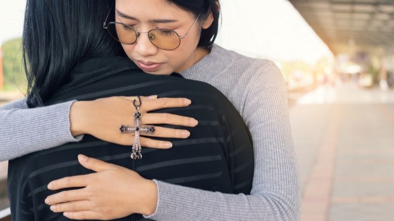 10 Bible Verses About Death When Grieving a Loved One